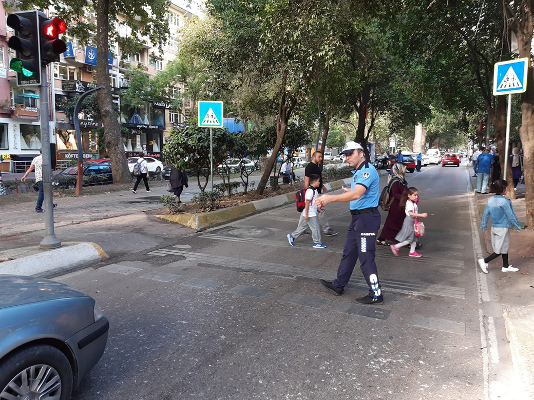 Zabıtadan okul önlerine güvenlik önlemi - Kocaeli Büyükşehir Belediyesi