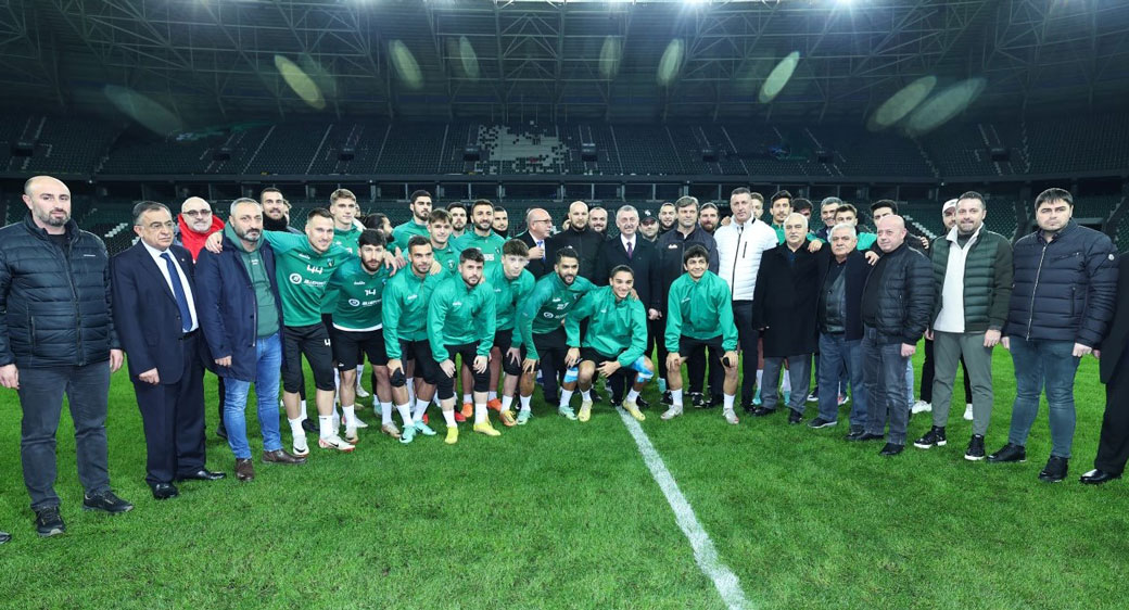 Büyükakın’dan kritik maç öncesi Kocaelispor’a moral ziyareti - Kocaeli ...